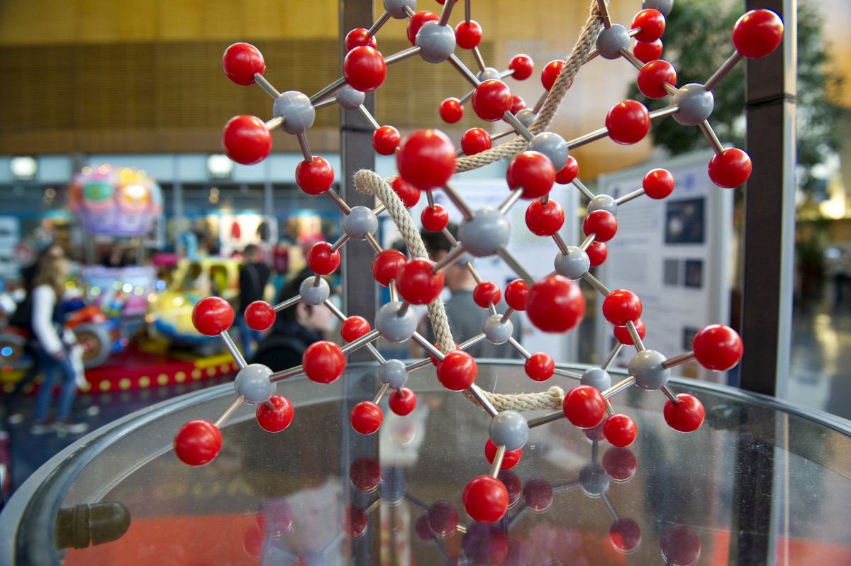 Cristallographie : Voyage au cœur de la matière